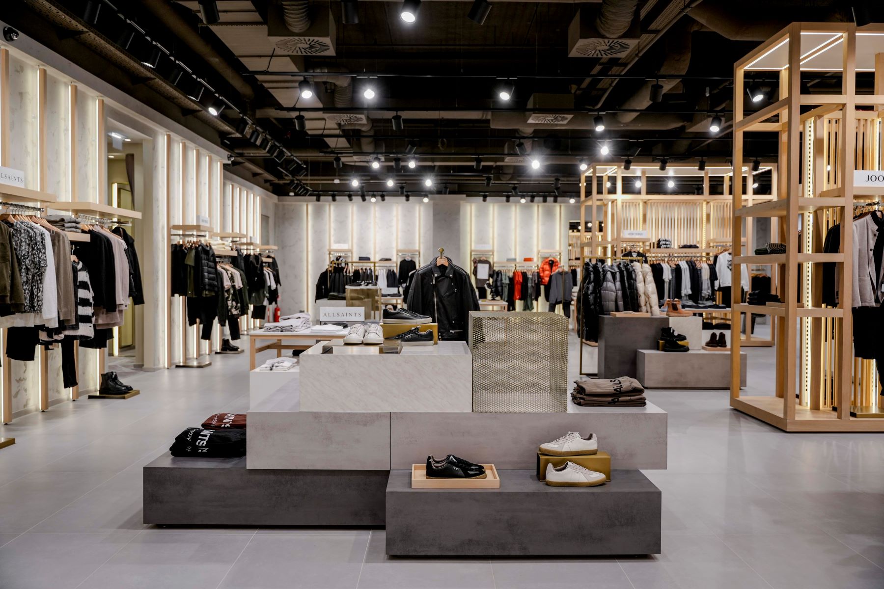 XYZ Fashion Store ponovno otvara vrata u Zagrebu s luksuznim brendovima ...
