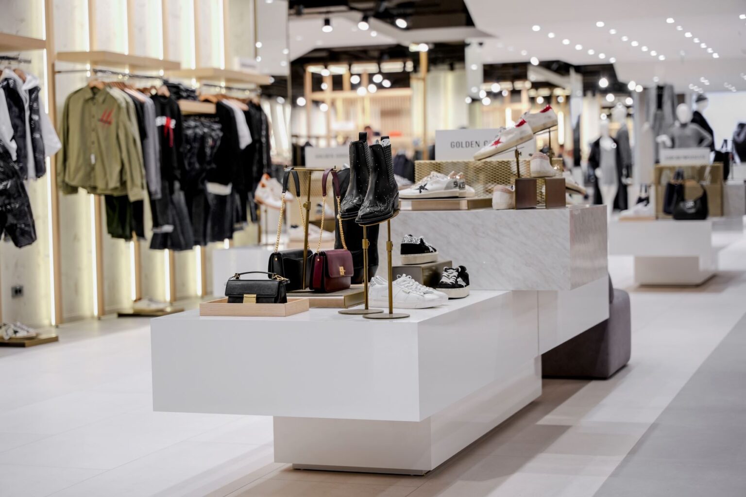 XYZ Fashion Store ponovno otvara vrata u Zagrebu s luksuznim brendovima ...